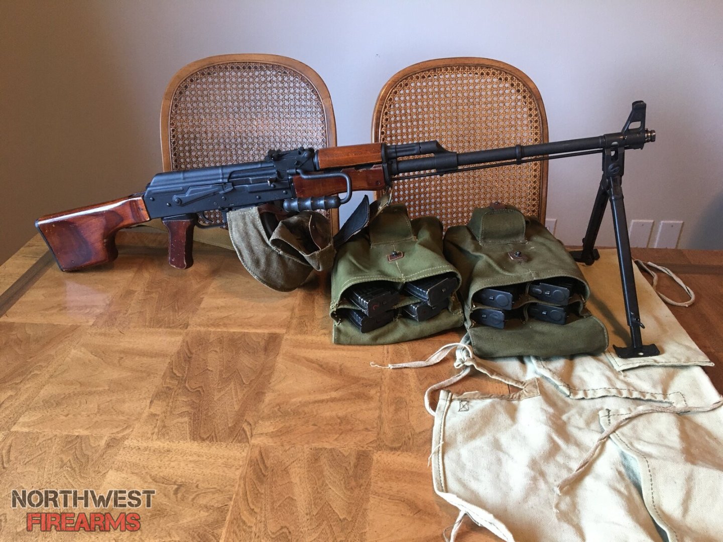 AES 10B w/ Russian Furniture | Combloc Market