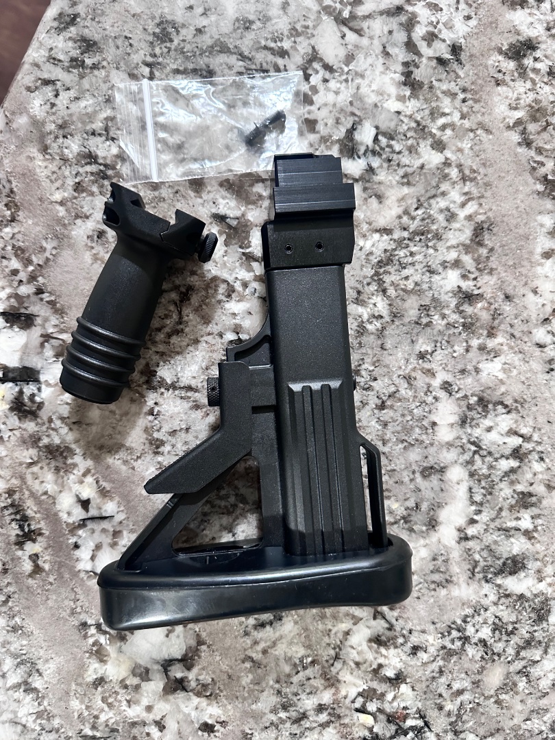 Beryl stock and Vertical grip | Combloc Market