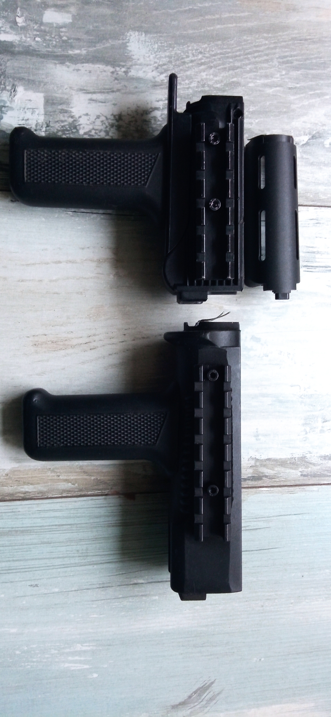 NOS Beryl wz.96 LWR Handguard w/Vertical Grip. FB Radom (circle 11 ...