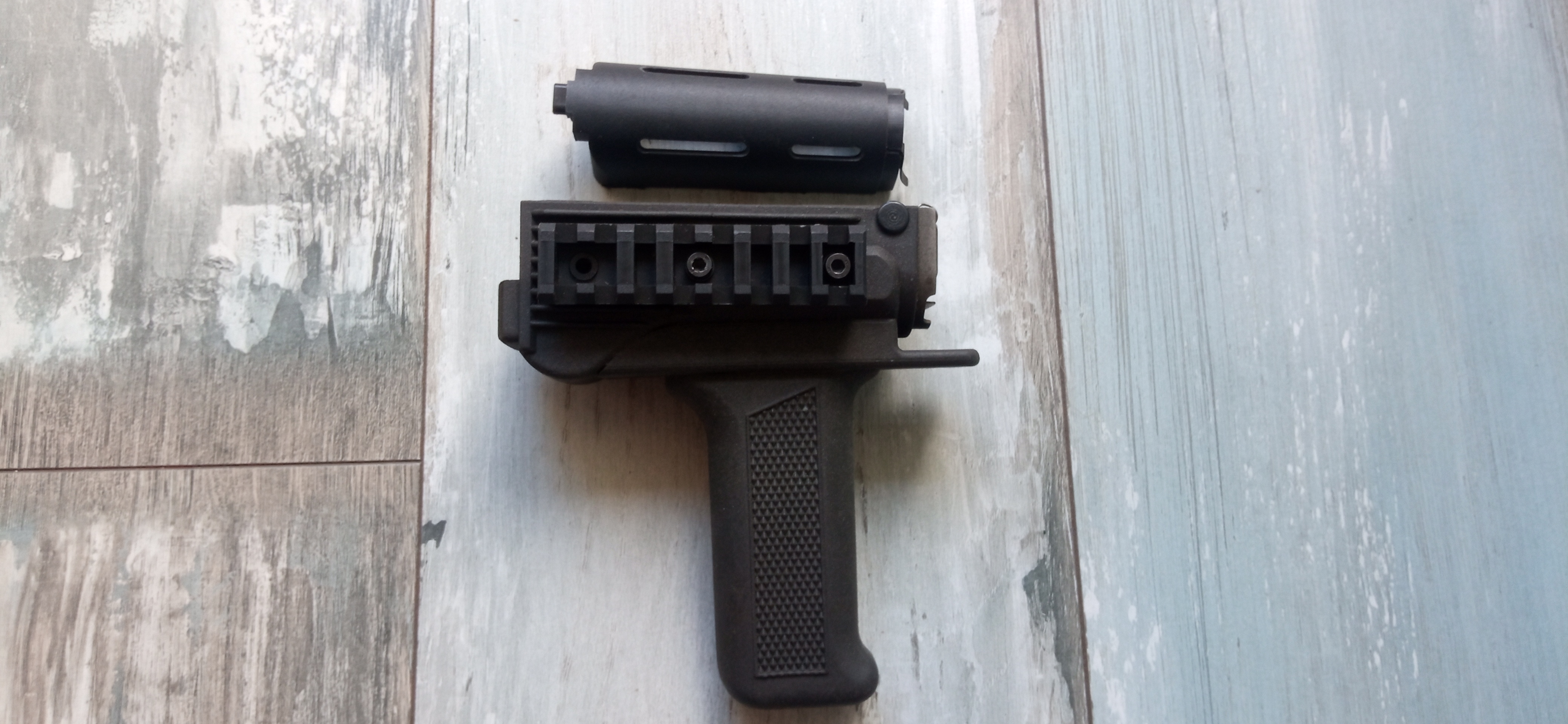 NOS Mini Beryl lwr Handguard w/ Vertical Grip, mounting pin and gas ...