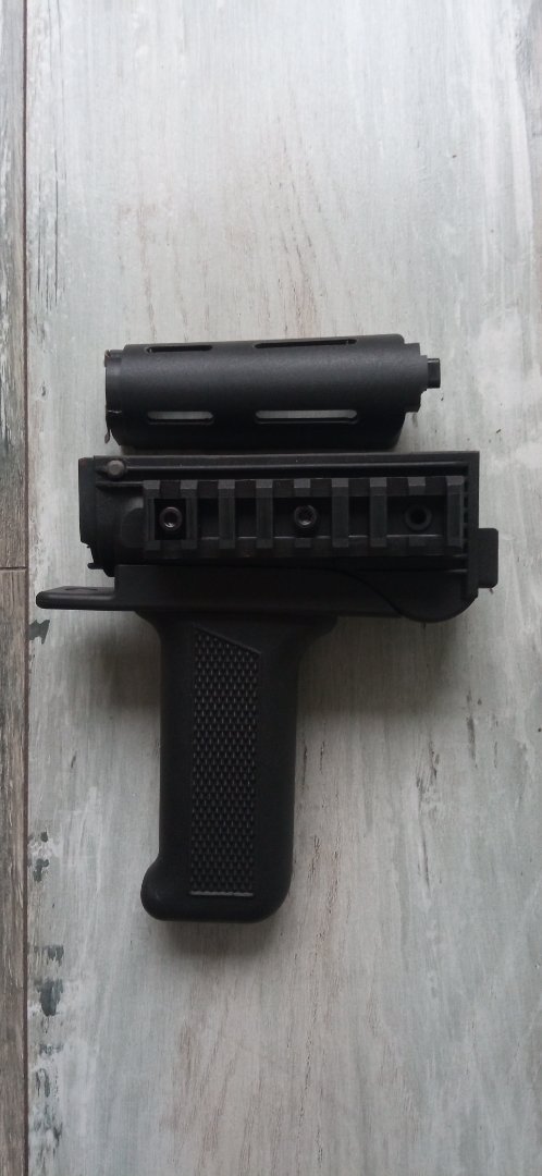 NOS wz.96 Mini Beryl lwr Handguard w/ Vertical Grip, mounting pin and ...