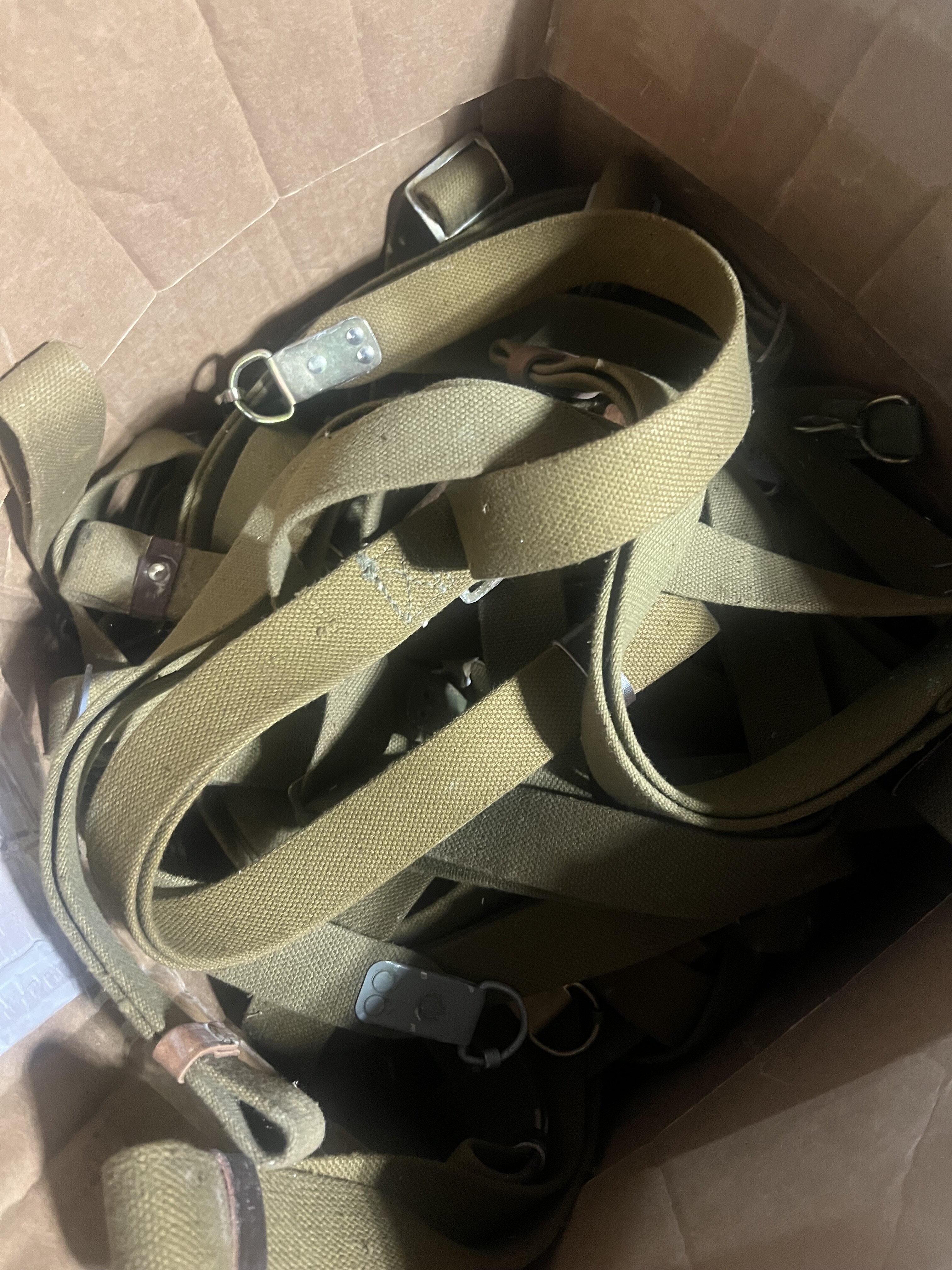 Russian slings and 3 cell pouches, Hungarian 5 cell pouches | Combloc ...